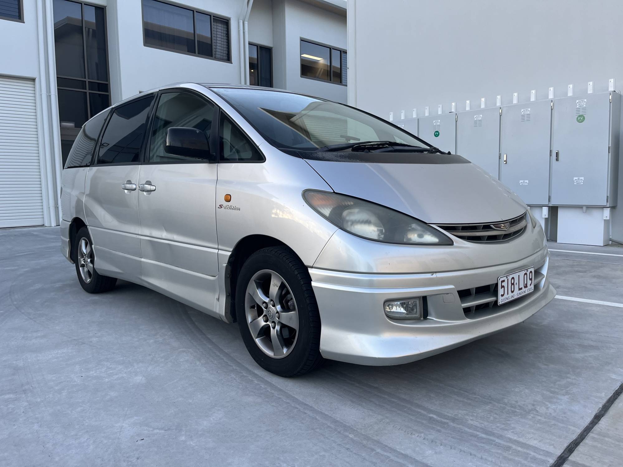 2002 Toyota Estima - $12,000 - Cheap Student Wheels